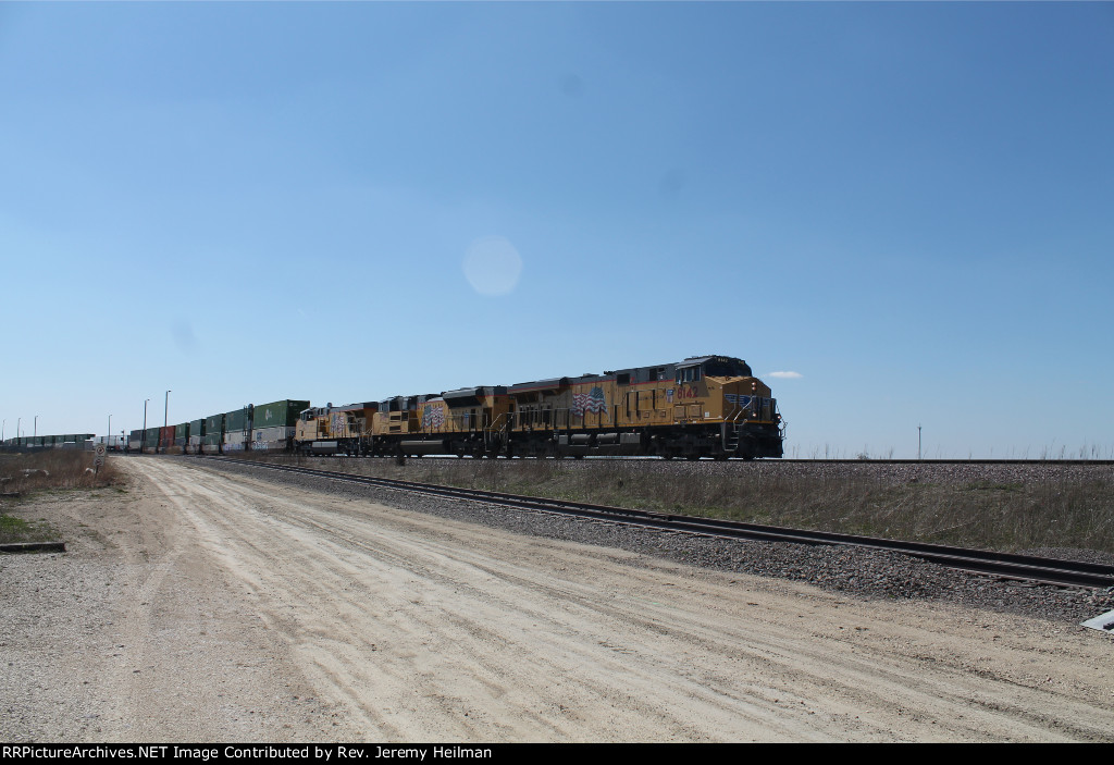 UP 8142 & others (2)